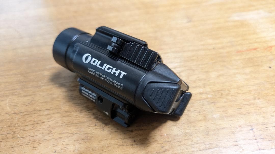 Olight BALDR　Pro レーザー&LED 電池式 タクティカルライト