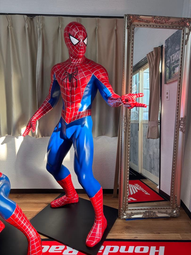 スパイダーマン 等身大フィギュア
