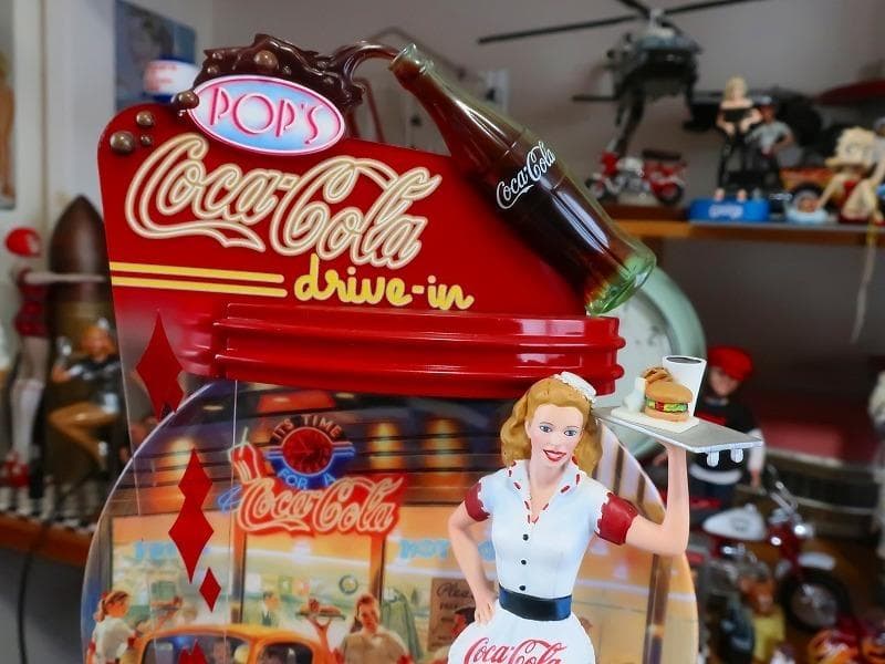 コカコーラ アメリカンダイナーウェートレス 50s フィギュア ＆ プレート