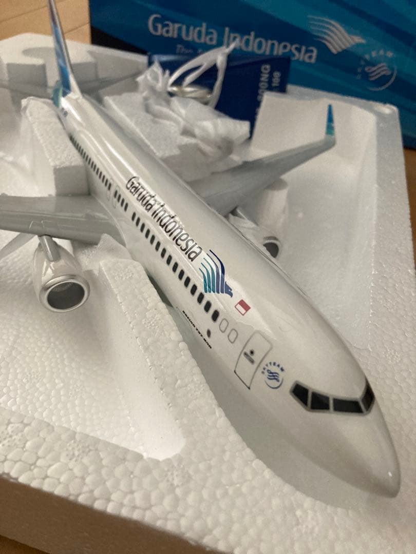 ガルーダ　インドネシア 航空機モデル 1/100スケール B737-800NG