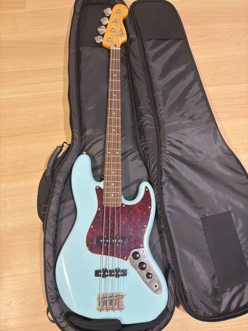 Squier Jazz Bass ライトブルー　ギグケース付き