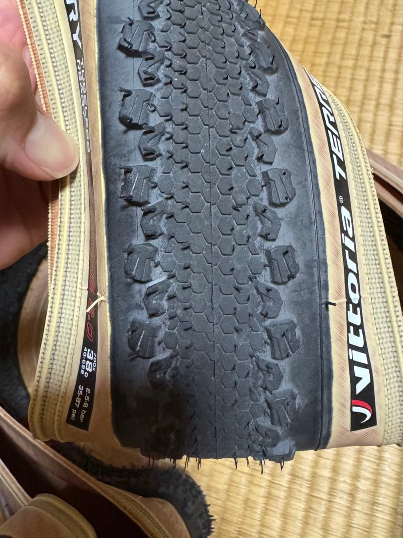 Vittoria Terreno Dry 700×38c チューブレス　新車外し