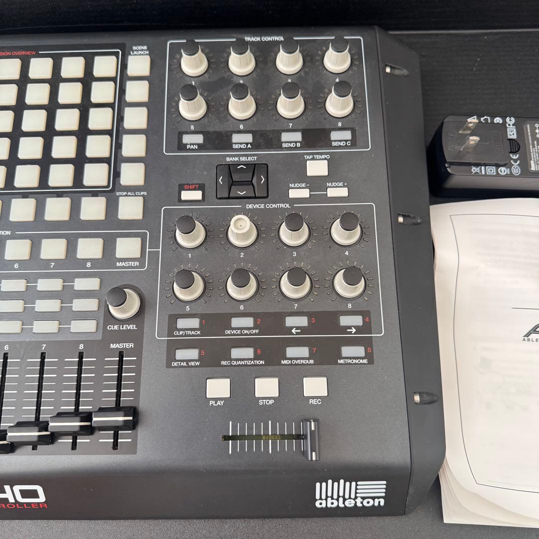 APC40 - AKAI Professional コントローラー