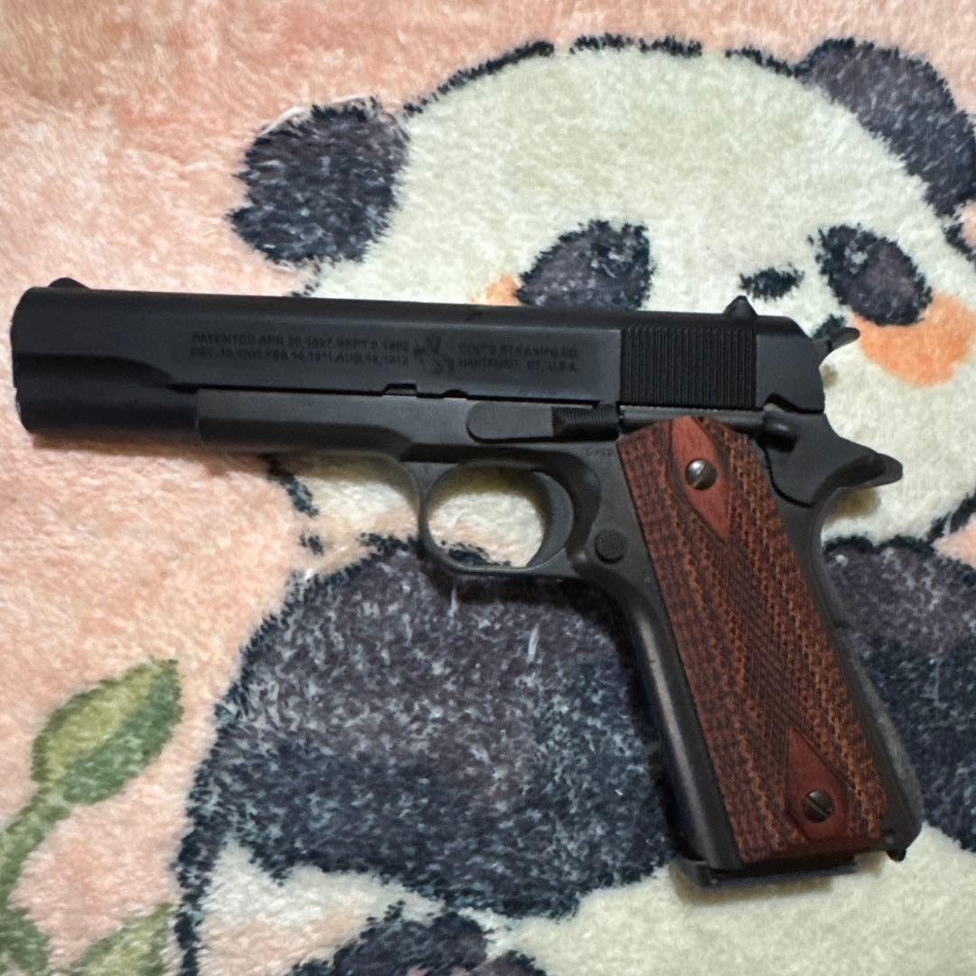 東京マルイ M45A1 ブラックガバメント 蓄光弾カスタムとM1911A1