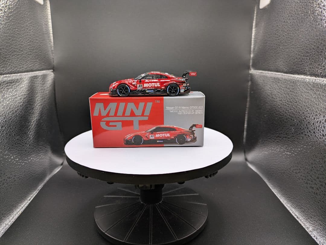 1/64 MINI GT NISSAN GT-R Nismo＆ フィギュア
