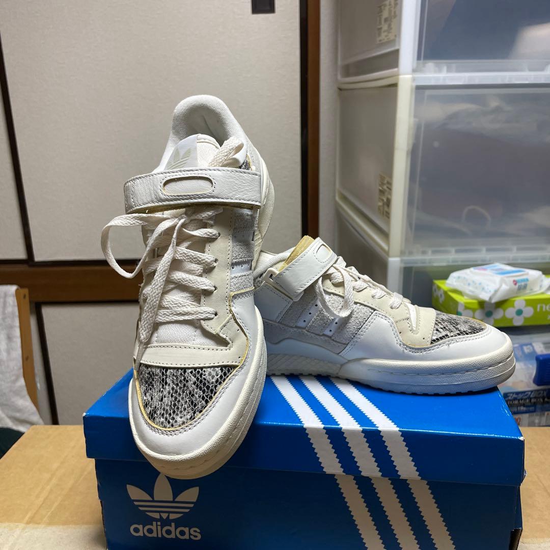 SNS × adidas forum 84 スニーカー