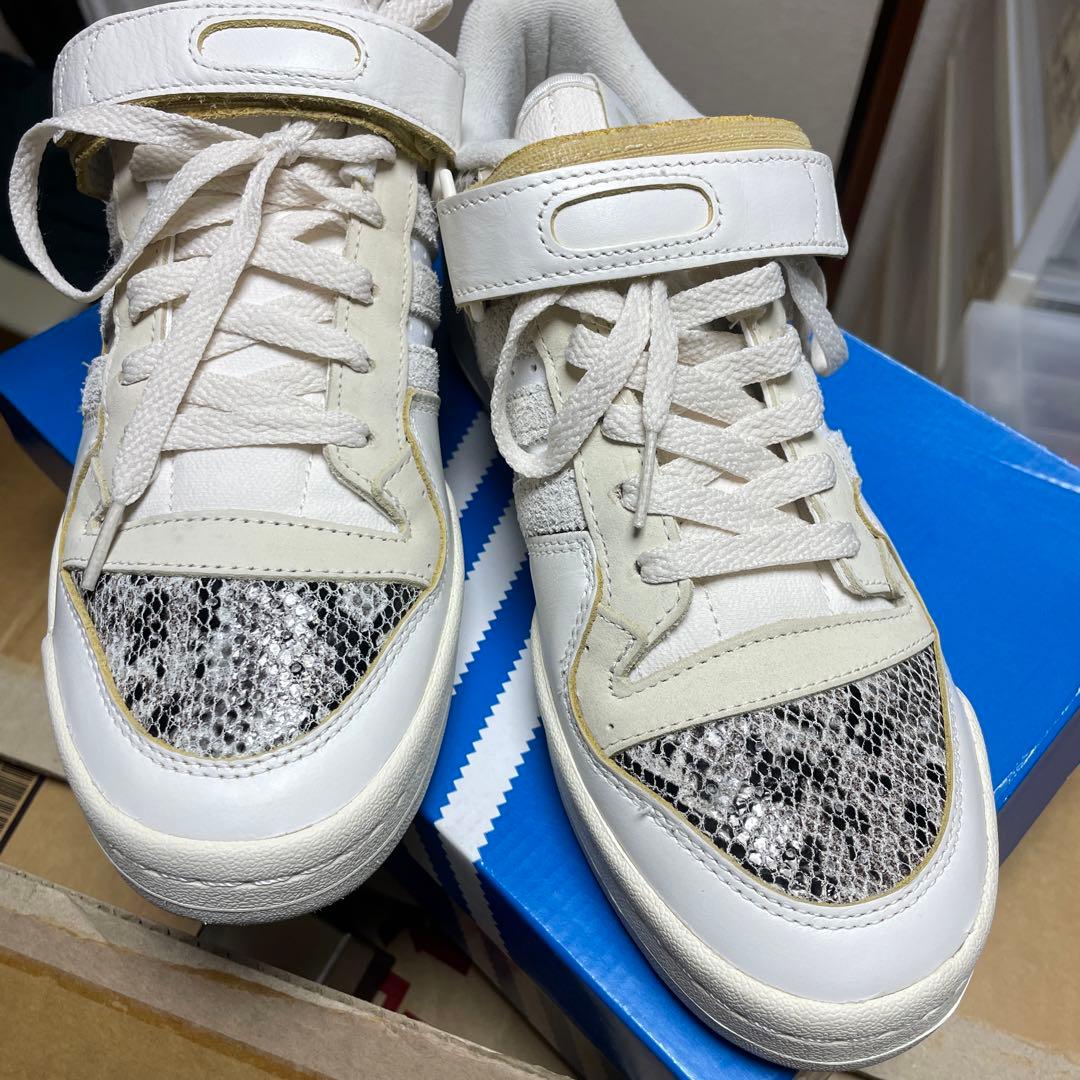 SNS × adidas forum 84 スニーカー