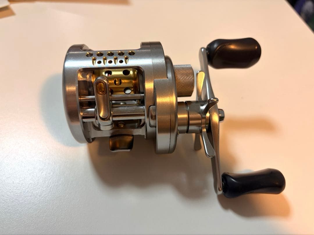 【極美品】SHIMANO CALCUTTA CONQUEST201DC