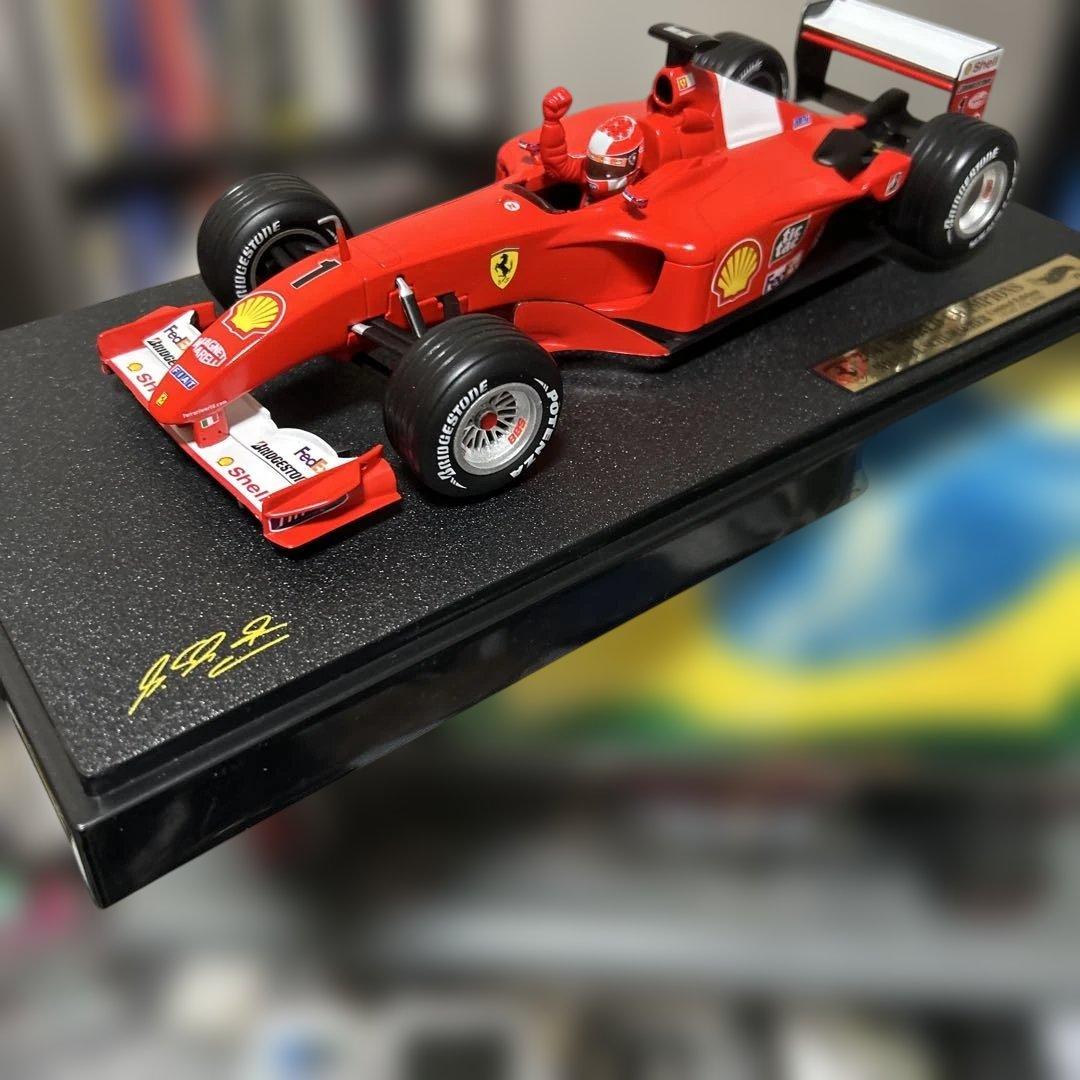 ミハエル・シューマッハ Ferrari F2001 ミニカー 1/18 限定版