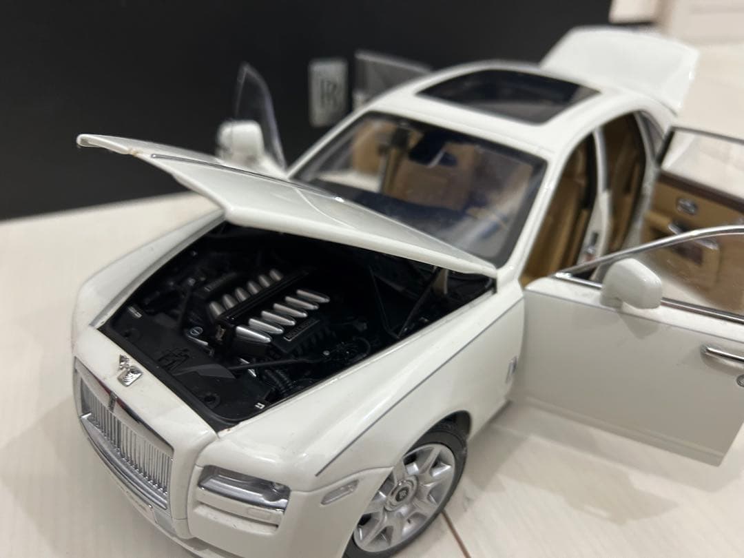 特価 1/18 ロールスロイス ゴースト Rolls-Royce Ghost 白