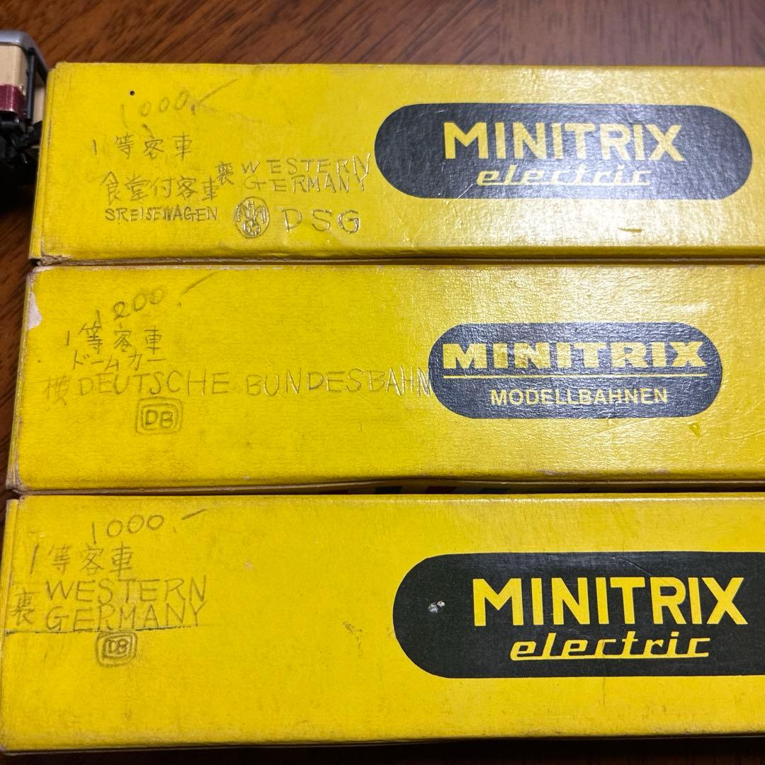 【更に値下げ】Nゲージ MINITRIXラインゴールド　機関車と客車の３両セット