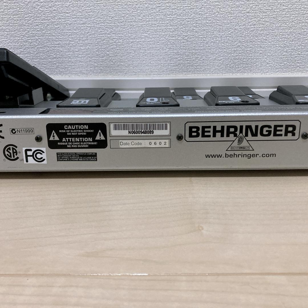 BEHRINGER FCB1010 ペダル搭載MIDIフットコントローラー