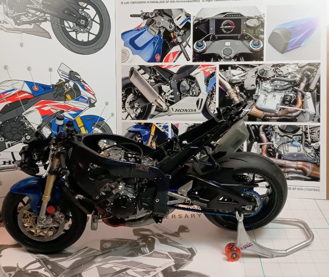 タミヤバイクプラモデル1/12HONDACBR1000RR-R塗装済完成品