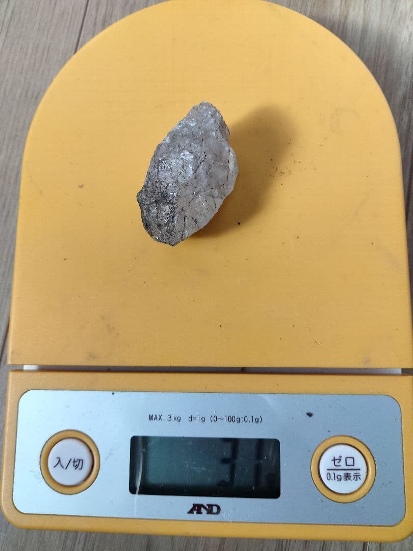 国産鉱物　山梨県　平沢鉱山　天然水晶　　トルマリン入り水晶　31ｇ 番号703