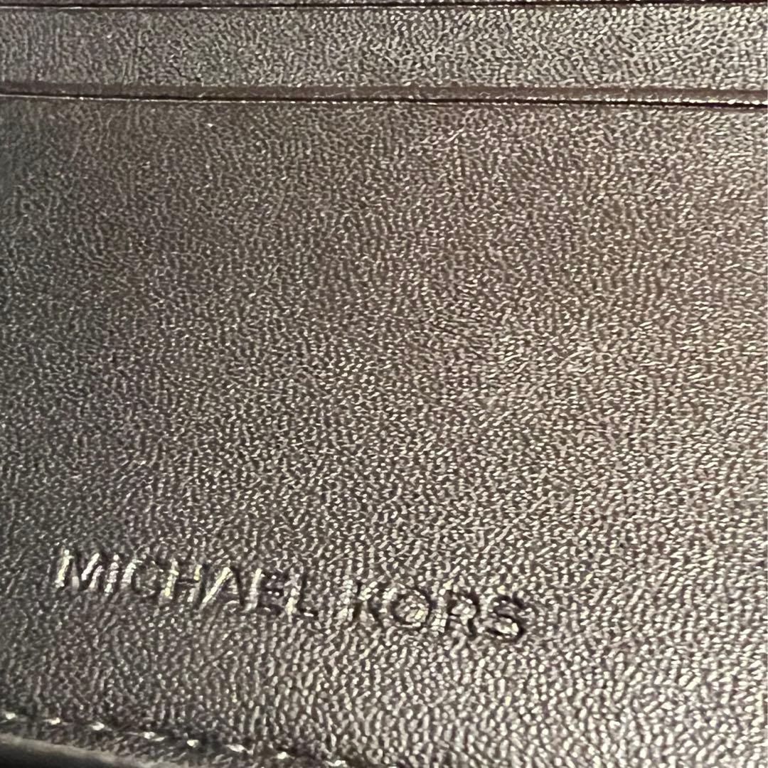 新作MICHAEL KORS ロゴ入りスリム二つ折り本革財布 メンズ4万円の品