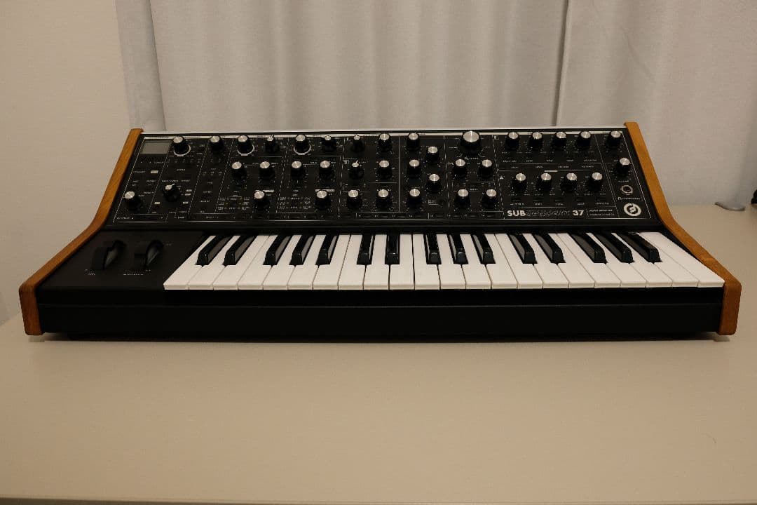 Moog Subsequent 37 — アナログ・シンセサイザー