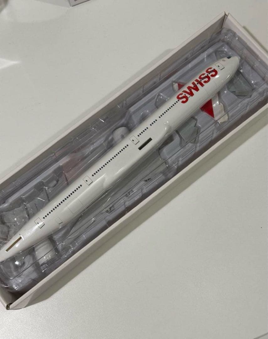 SWISSのBoeing 777-300ERモデル、1/200スケール