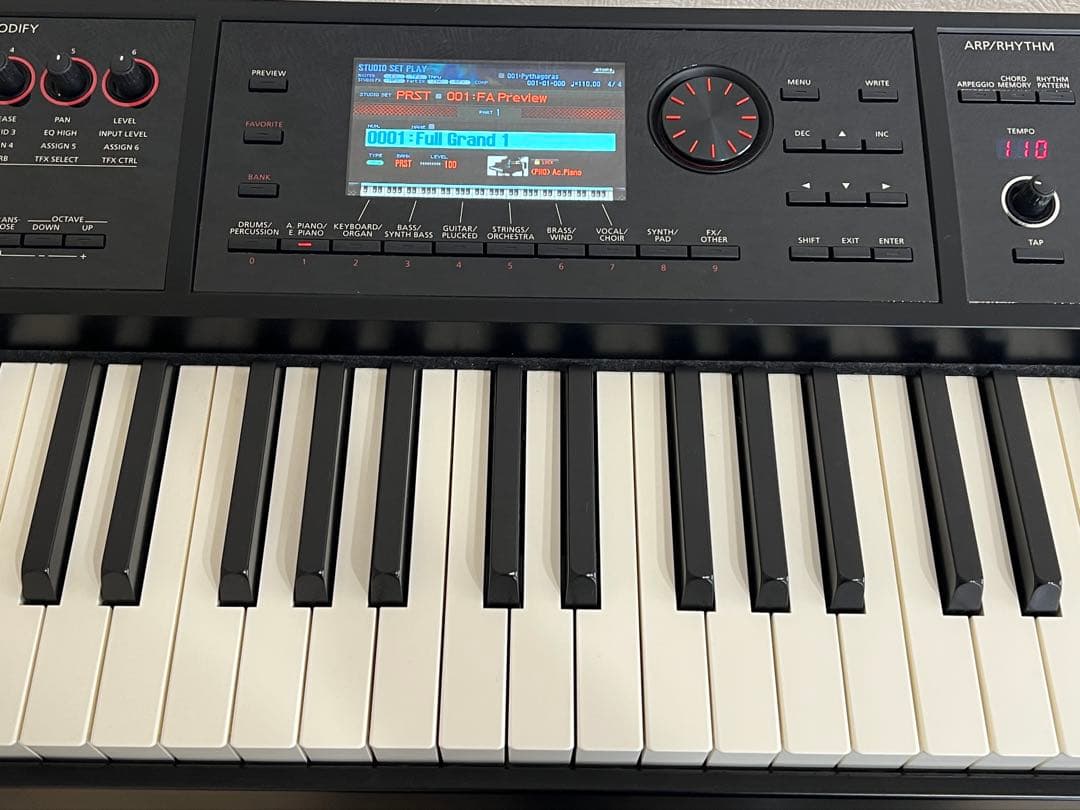 Roland FA-08 シンセサイザー 88鍵