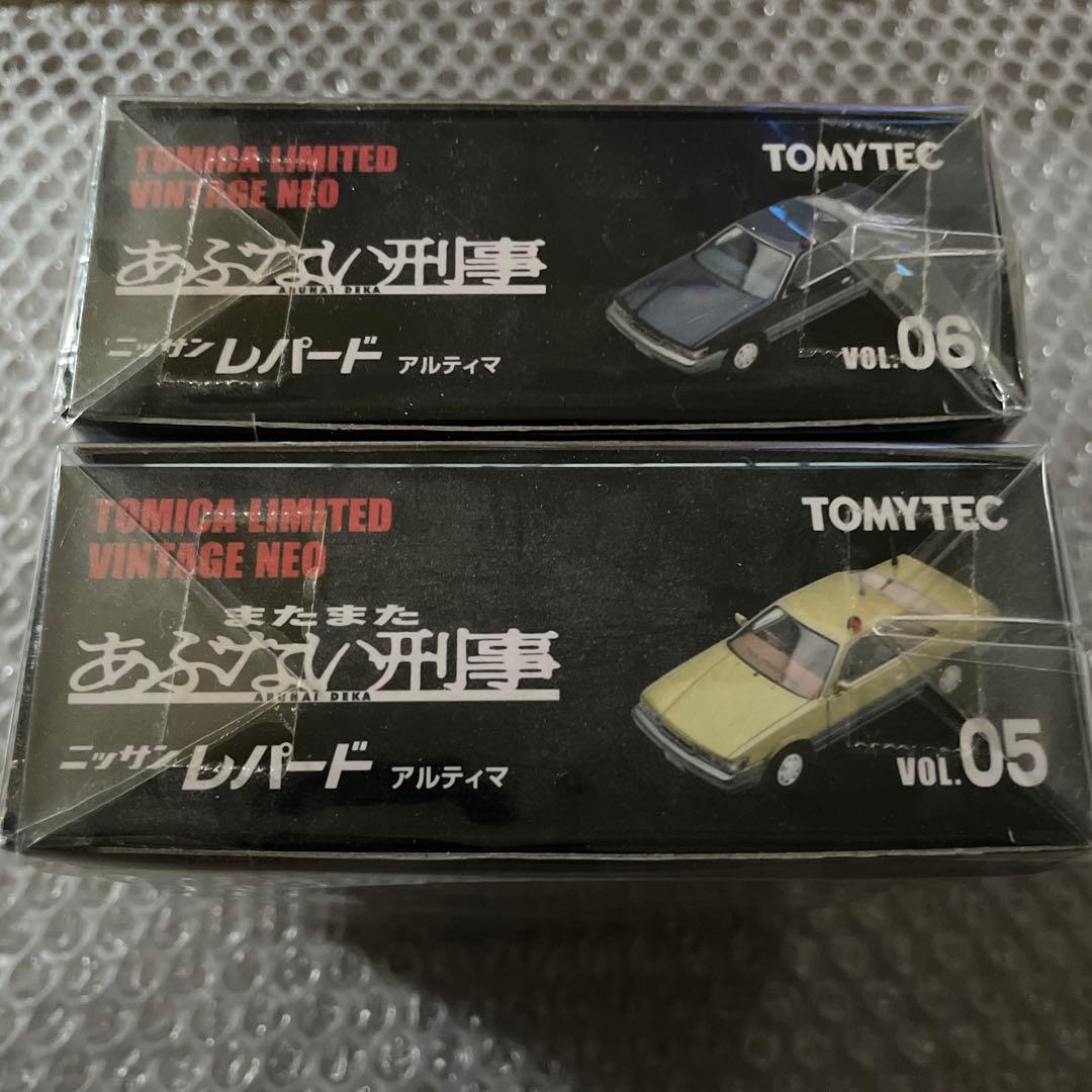 あぶない刑事　日産レパード　TOMYTEC