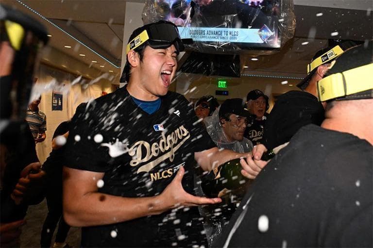 大谷翔平NLCS2024チャンピオン選手ロッカーROOMBLACKフディ使用M