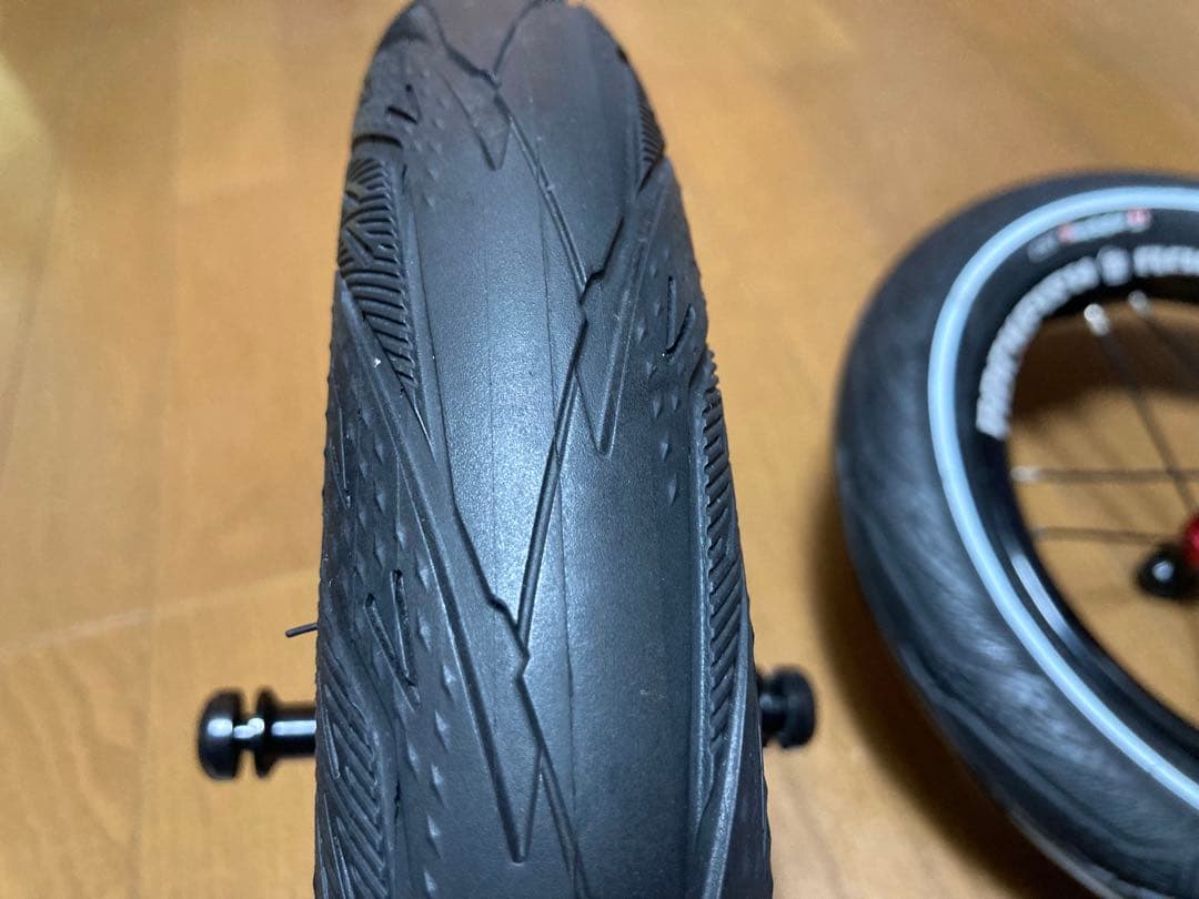 ロックフィッシュ　ROCKFISH 新型R6 軽量アルミホイール　黒×赤　美品