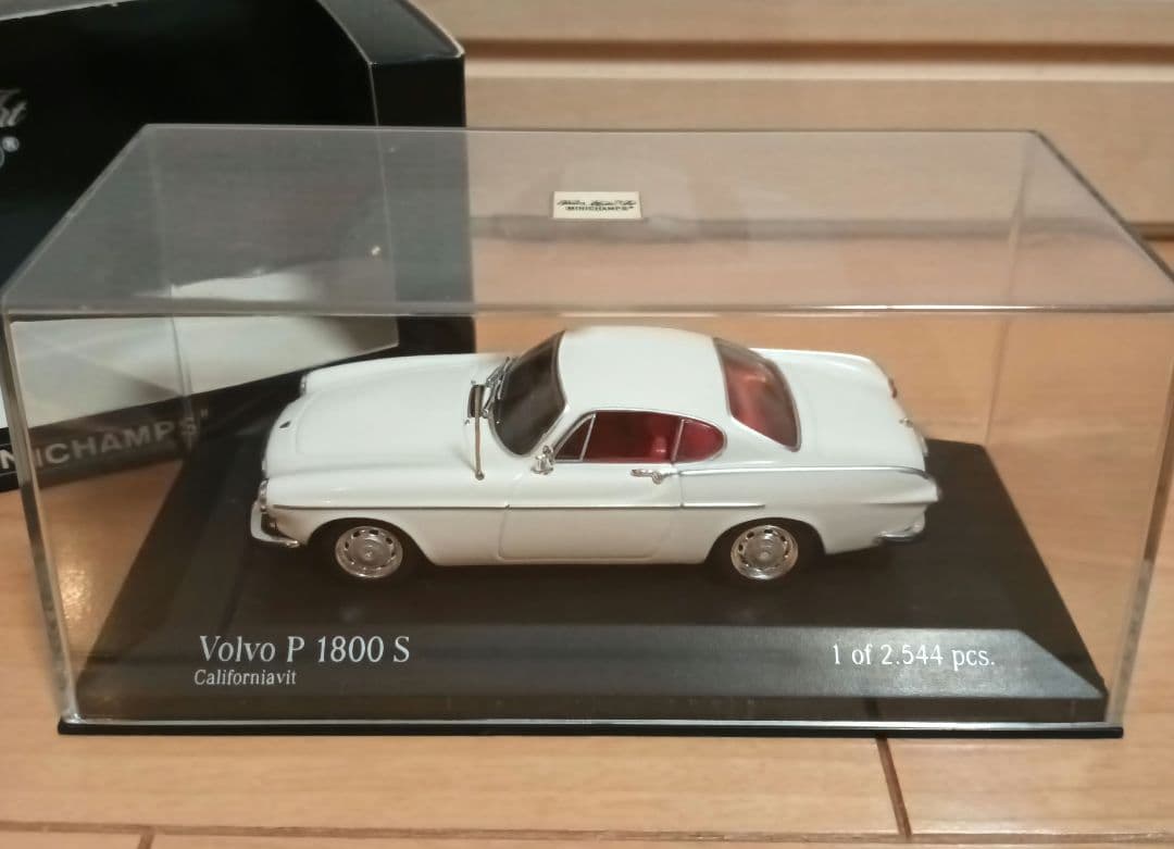 MINICHAMPS✪Volvo P 1800 S ホワイト