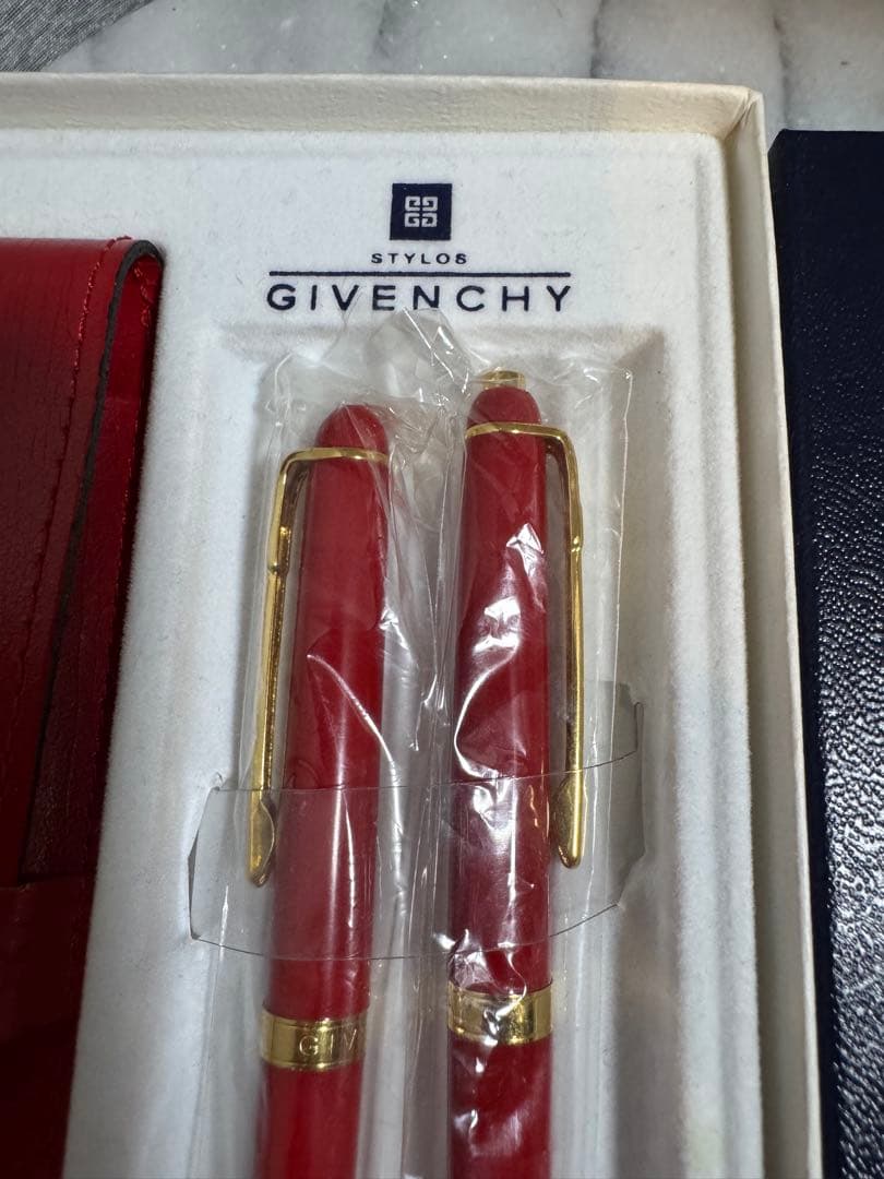 Givenchy 記念ギフトセット　赤＆緑　未使用保存品
