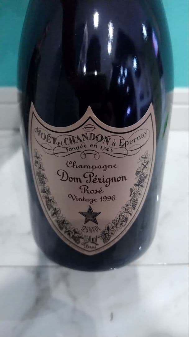 Dom Pérignon ロゼ 1996年 750ml未開封　箱無し。