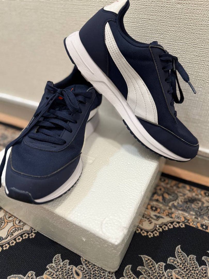 Puma ネイビー スニーカー