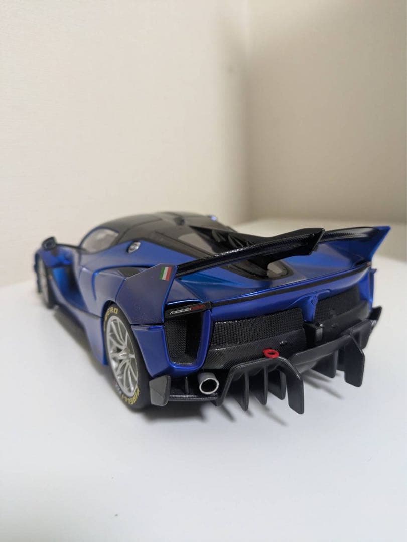 トミカプレゼンツ ブラーゴ シグネチャーシリーズ 1:18 FXX-K EVO
