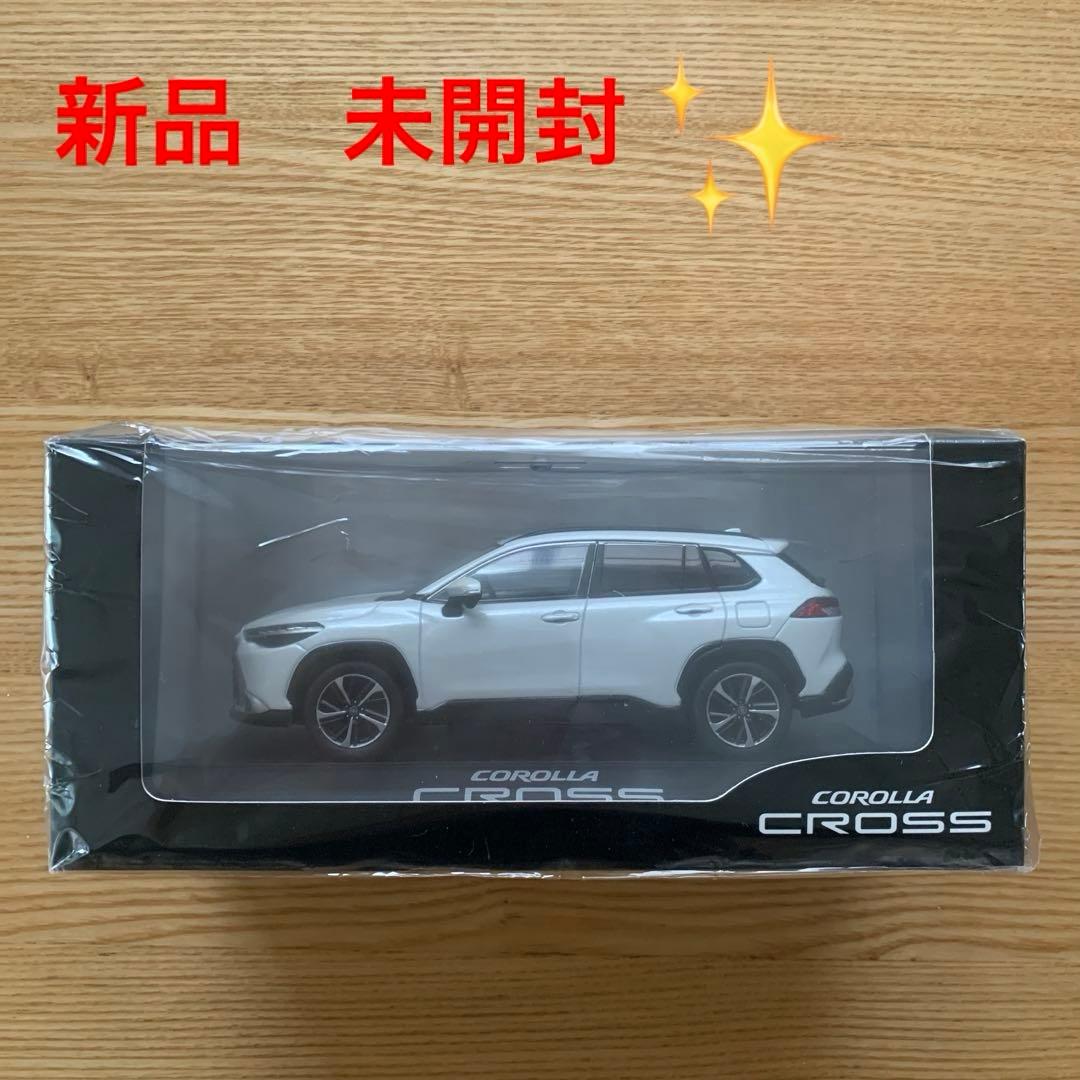 トヨタ COROLLA CROSS ミニカー　プラチナホワイトパールマイカ