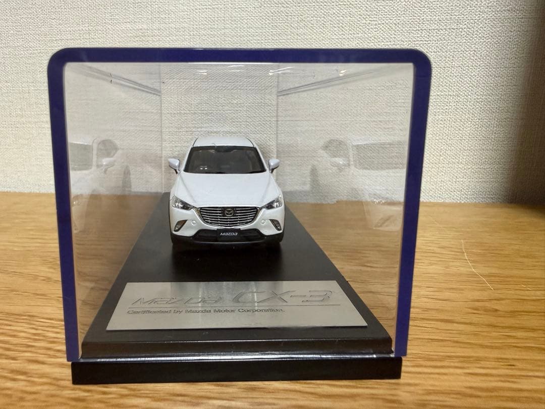 ミニカー1/43　マツダ　CX-3 ディーラー ふモデルカー カラーサンプル 白