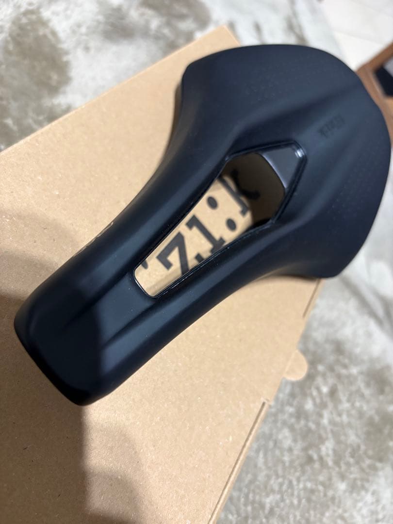 Fizik ARGO TEMPO R3 kium 150mm ブラック サドル