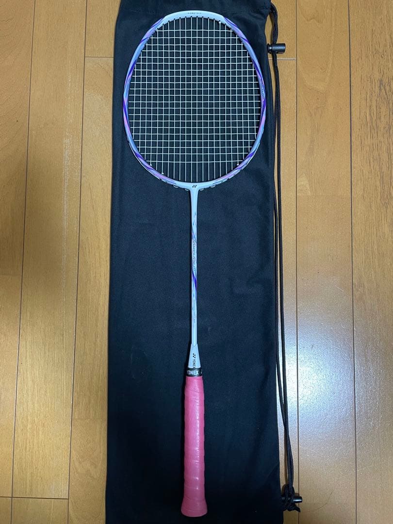 新品　ヨネックス　ナノフレア111