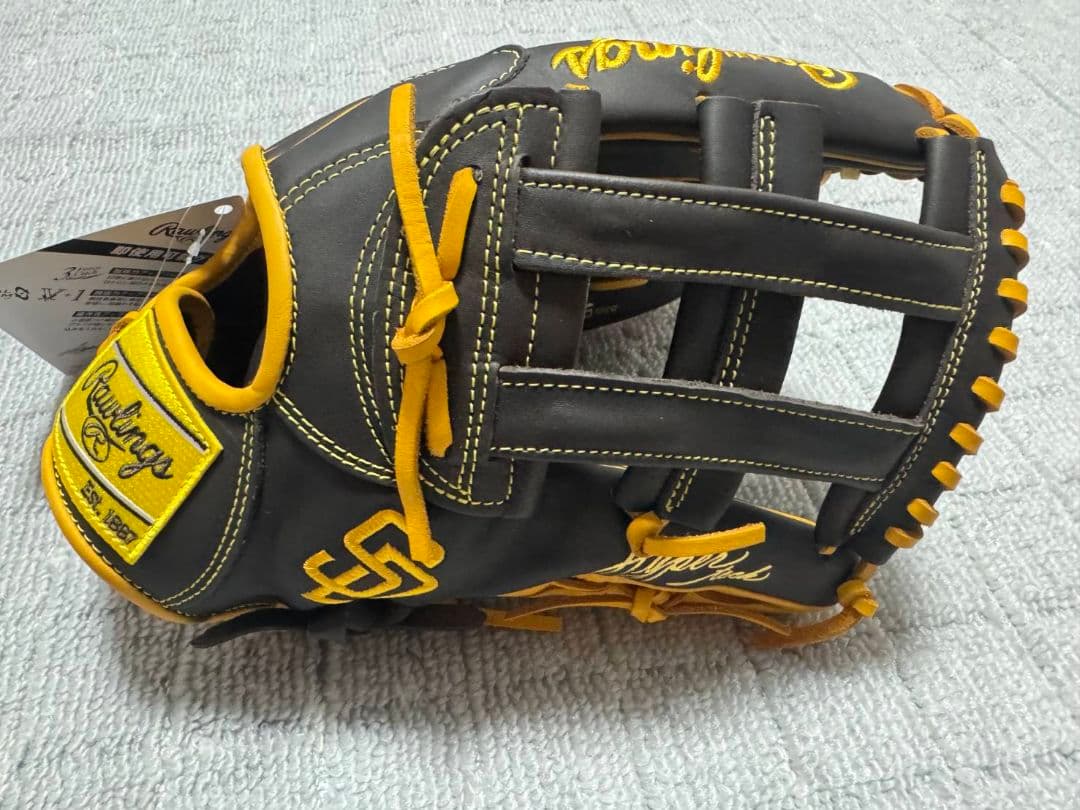 【限界値下】Rawlings 軟式グローブ 黒/黄　パドレスモデル