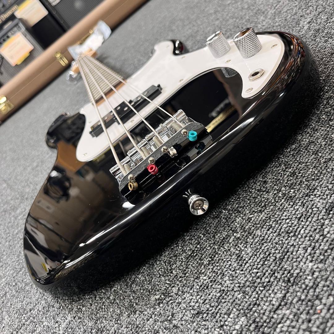 【10239】 Squier by Fender precision bass