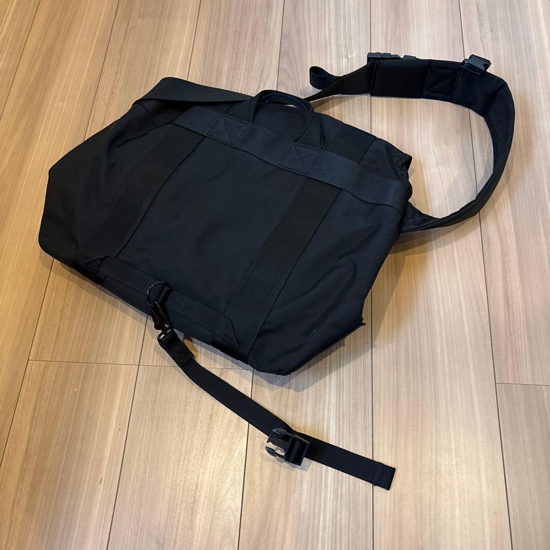 arket メッセンジャーバッグ　