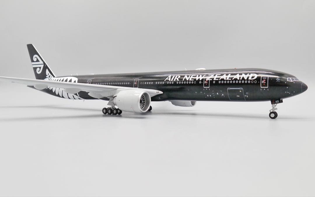 ニュージーランド航空　B777-300ER 1:200 模型