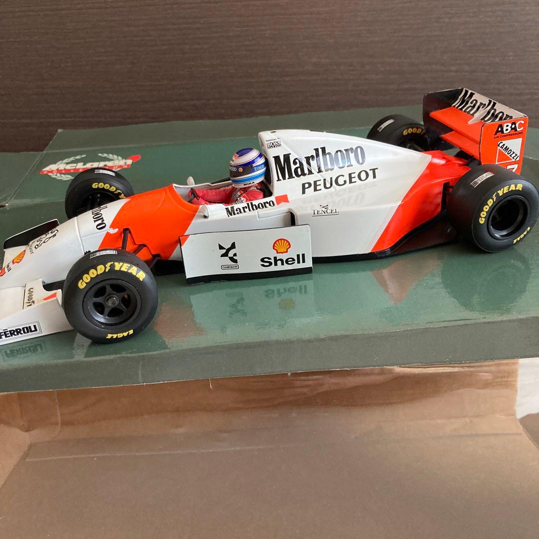ミニカー Marlboro McLaren Peugeot MP 4/9 1/18