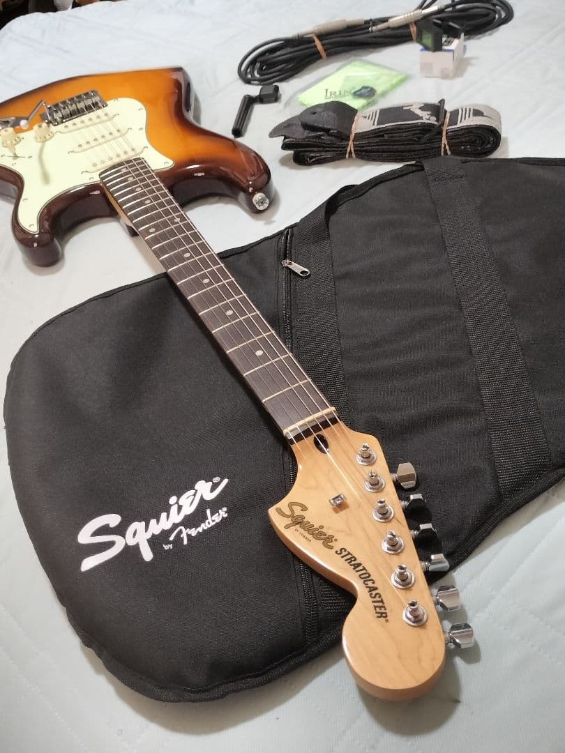 Squier スクワイヤー ストラトキャスター FSR ケースオマケ多数付