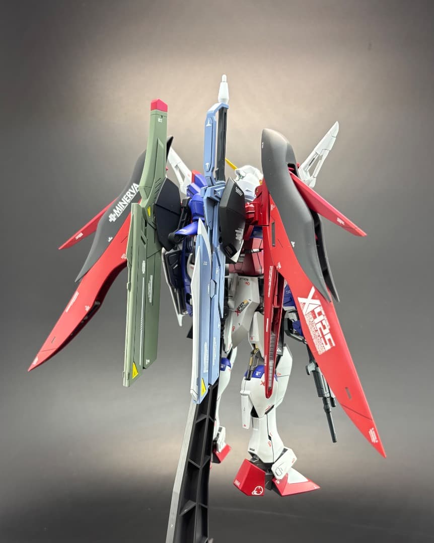 【塗装完成品】MG 1/100 デスティニーガンダム