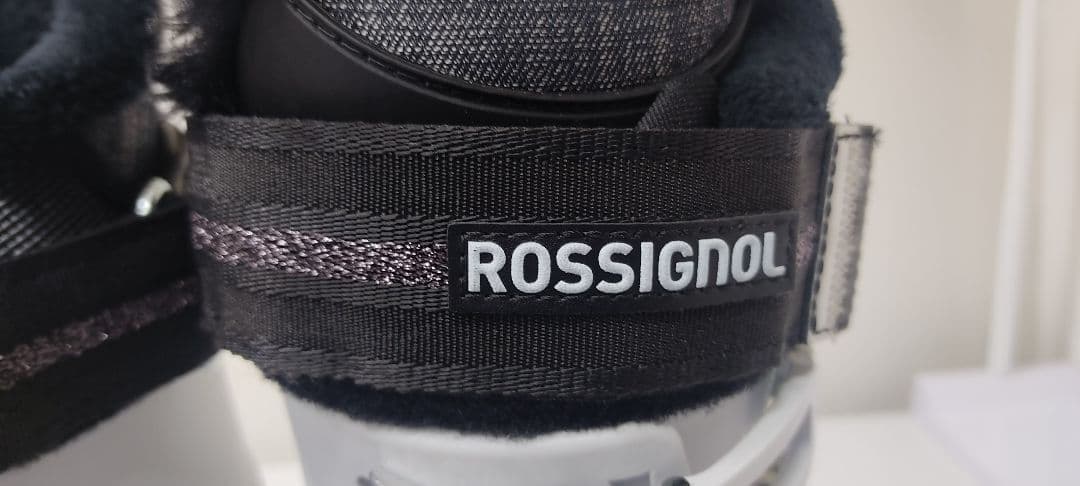 ROSSIGNOL スキー靴 ホワイト 4バックル 新品同様 22-23.5cm