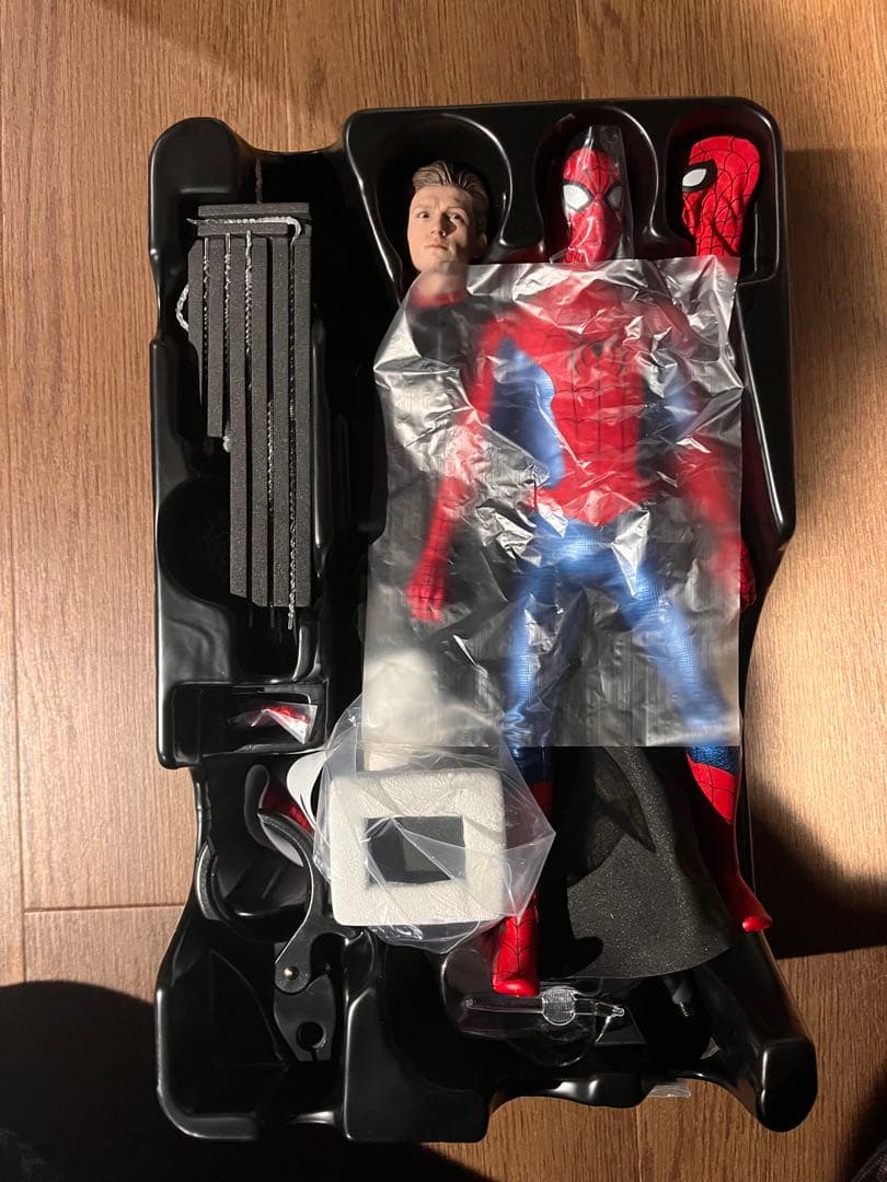 ホットトイズ　スパイダーマン　ニューレッド&ブルースーツ　デラックス版　匿名配送