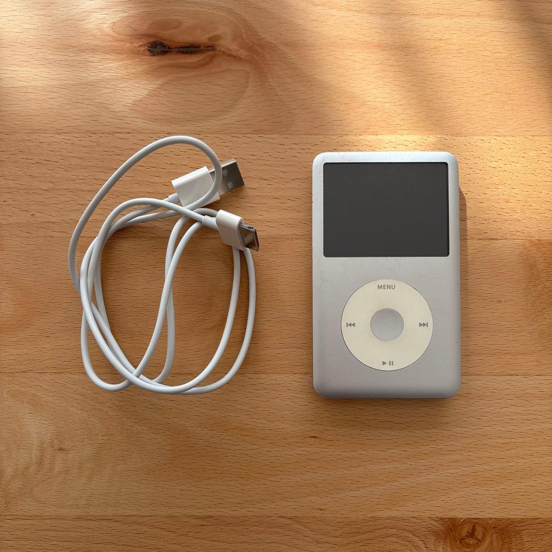 iPod Classic 160GBシルバー USBケーブル付き　ジャンク品