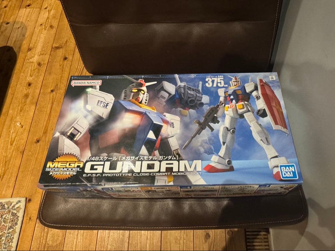 BANDAI GUNDAM 1/48 MEGAサイズプラモデル