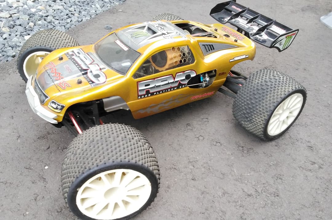 TRAXXAS REVO 3.3 トラクサスレボ　改造多数　希少　お買い得