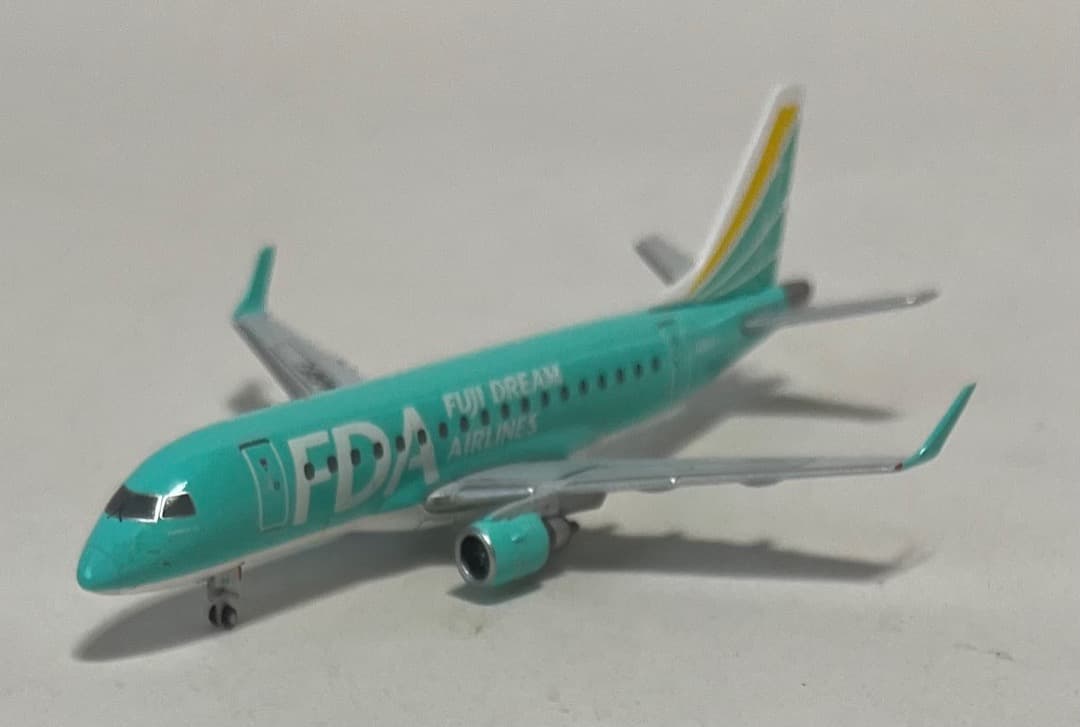 航空機・ヘリコプター FDA ERJ-170 JA04FJ Greem
