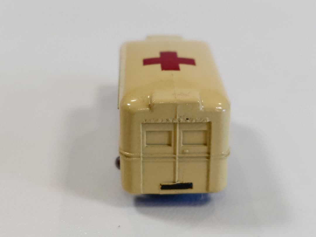 ミニカー MATCHBOX No.14 DAIMLER AMBULANCE