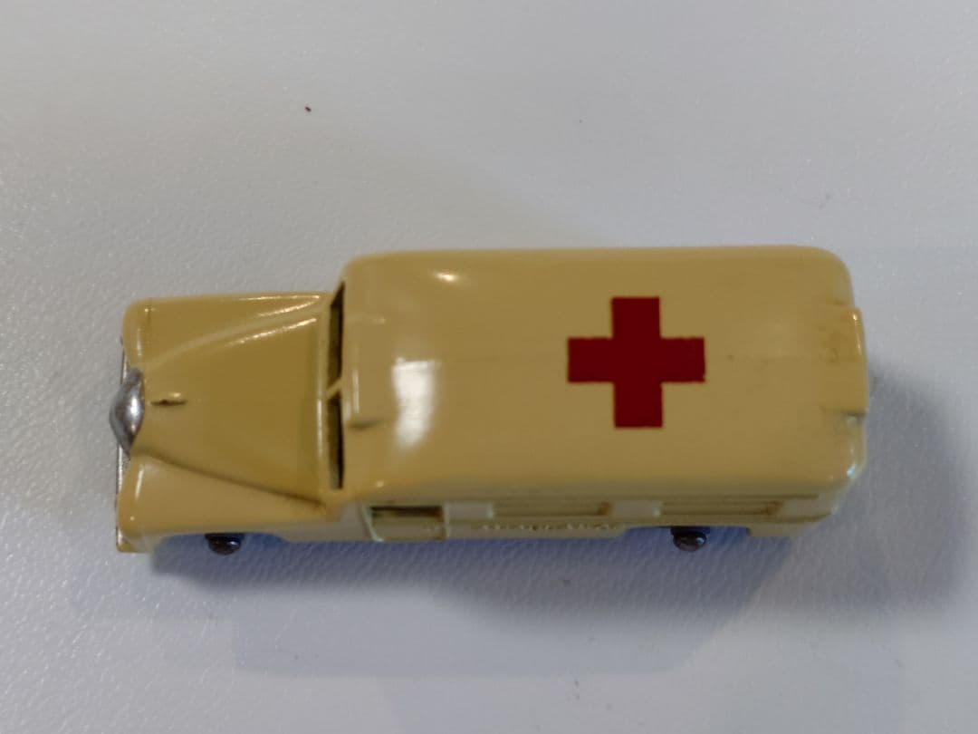 ミニカー MATCHBOX No.14 DAIMLER AMBULANCE