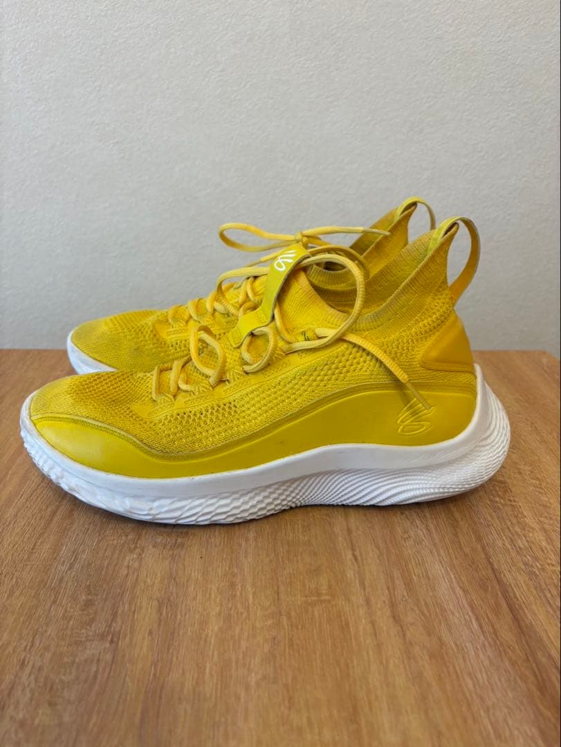 CURRY8イエローハイカットバスケットシューズ